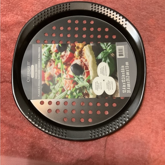 Celebrate It | Kitchen | Brand New Pizza Crispers | Poshmark